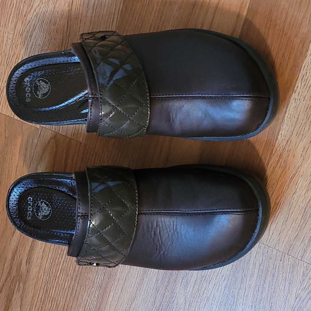 Crocs Cobbler Leather/Patent Leather Quilt Strap Brow… - Gem